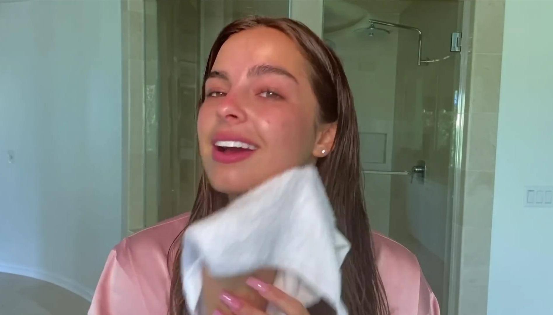 Vogue: Η Addison Rae αποκαλύπτει τα μυστικά της ομορφιάς της