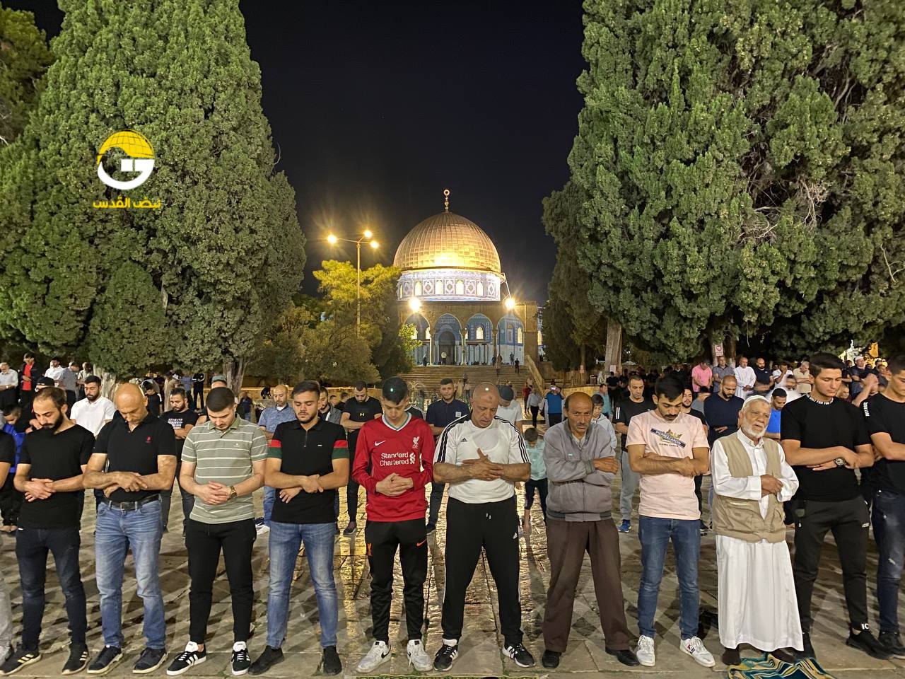 Quds News Network - PICTURES| Thousands of Palestinians perform Al-Fajr ...