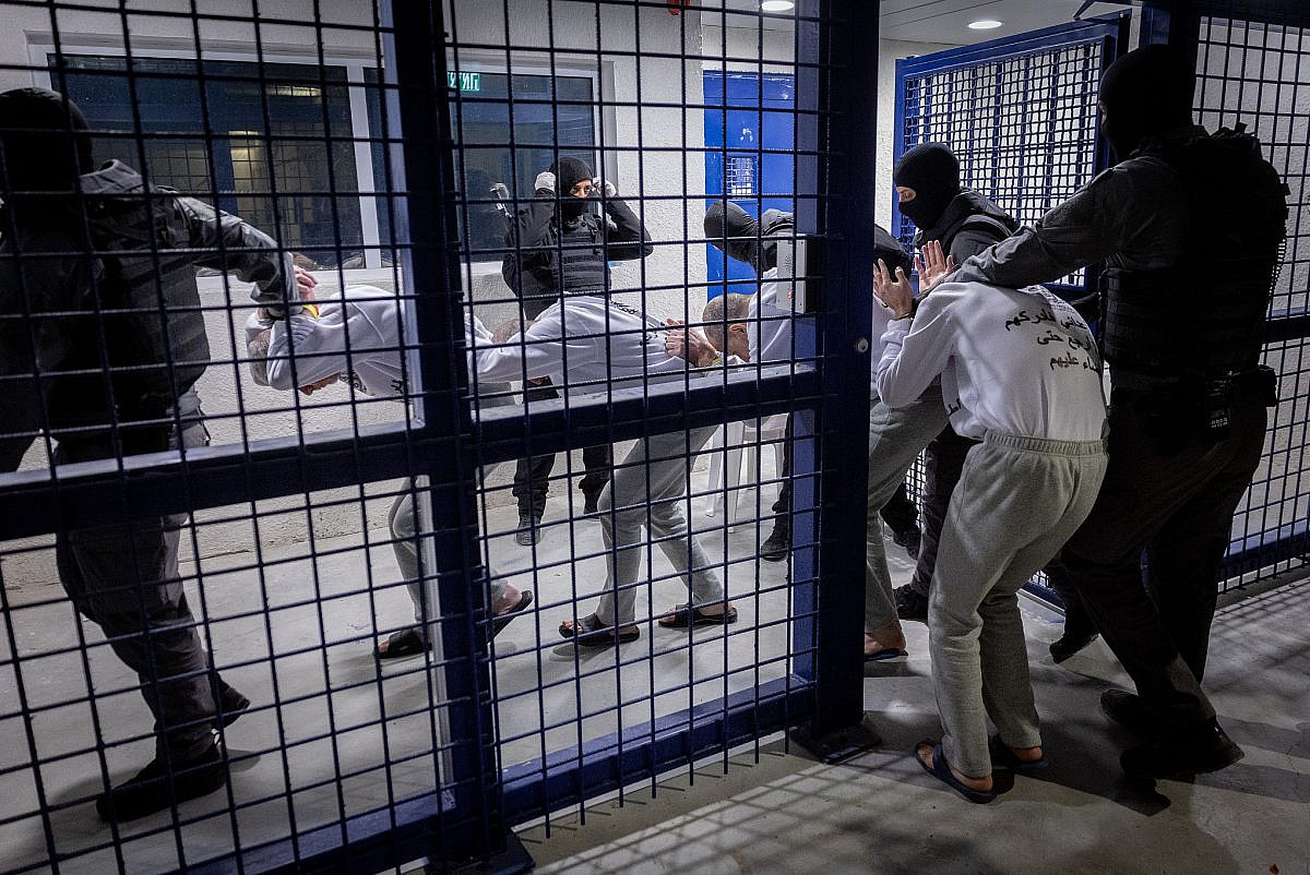 Quds News Network - How Many Palestinian Hostages Held by Israel?