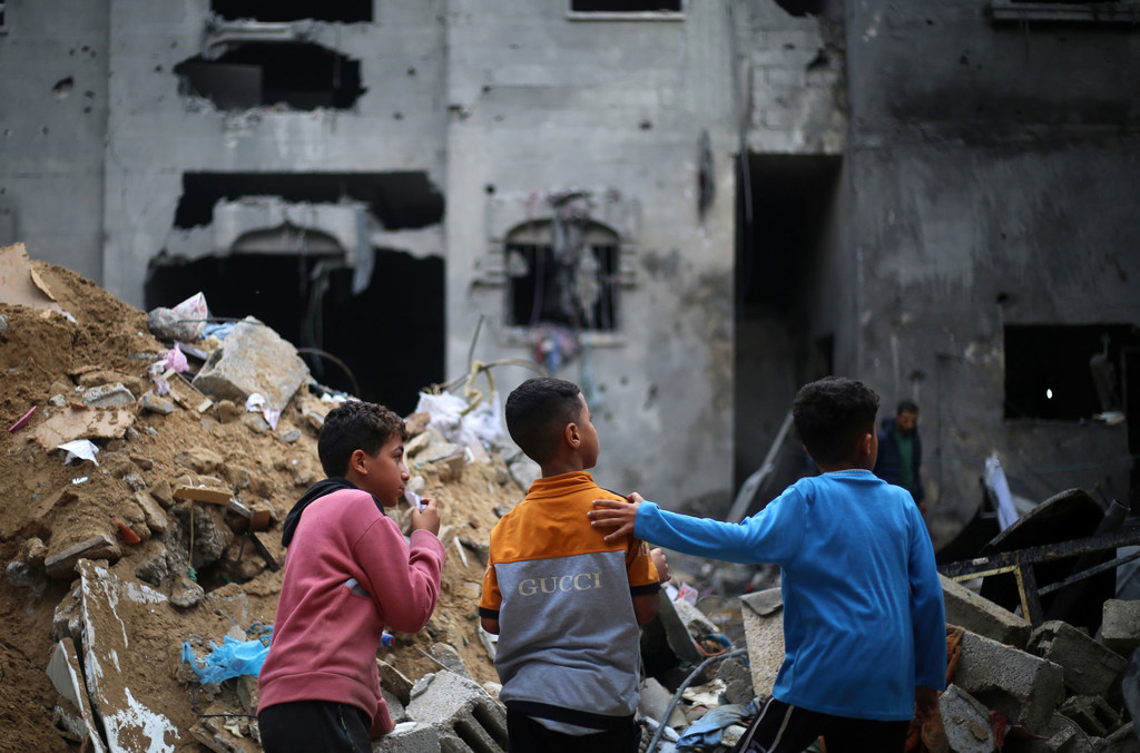 At least 15 killed after powerful 7.8-magnitude earthquake strikes ...