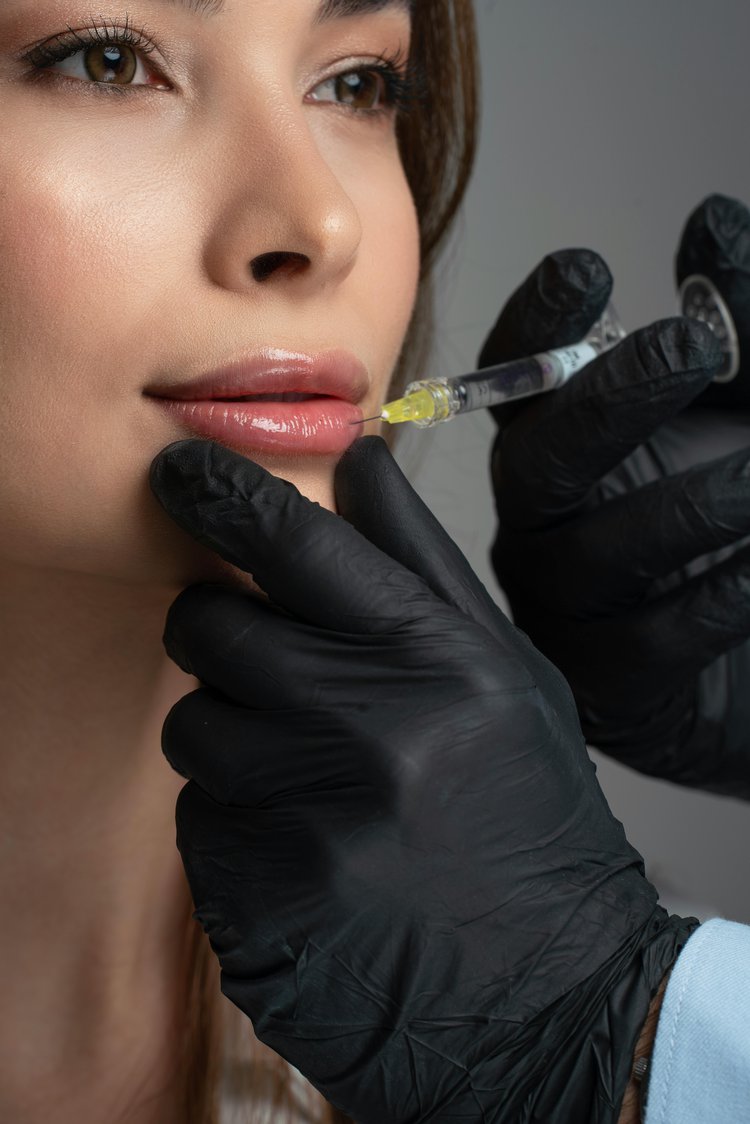 Casting now in United Arab Emirates, Female model needed for FREE lip ...