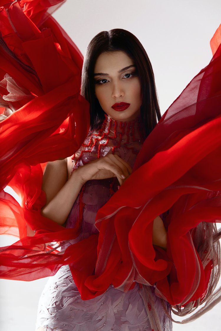 Casting now in United Arab Emirates, Beautiful Models walk the Red ...