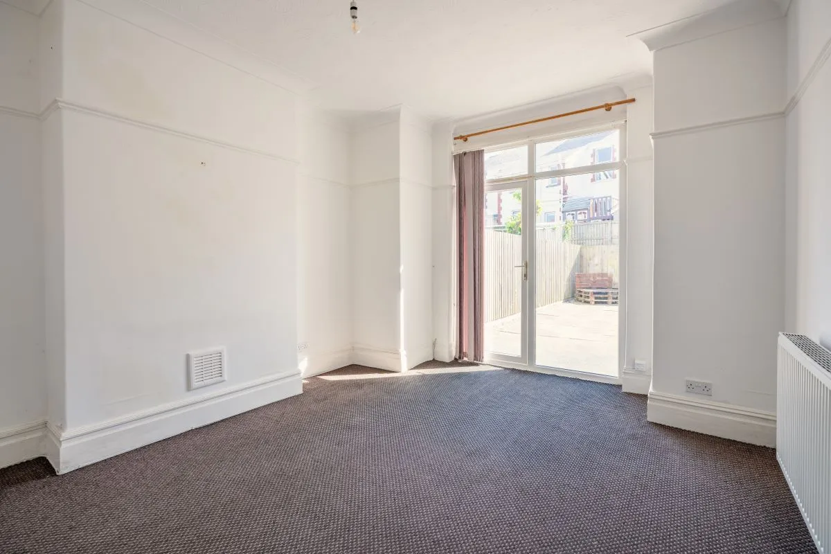 Colwyn Bay, Clwyd, LL29 8PW - Online Auctions