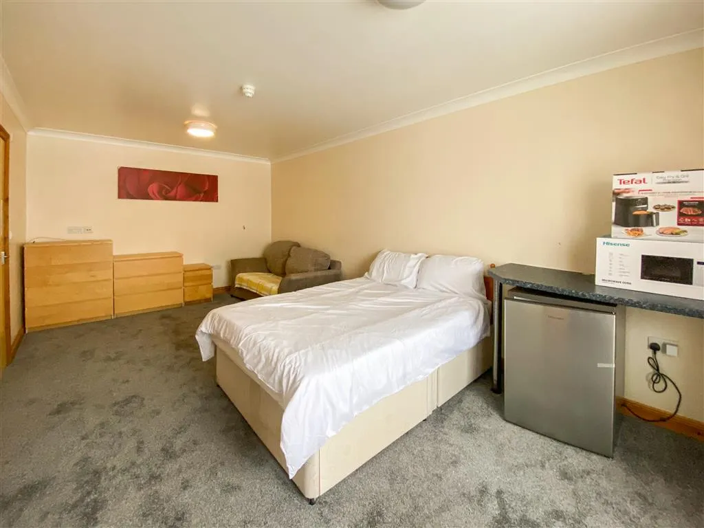 Wellington House, 2, Arthur Street, PEMBROKE DOCK, Dyfed, SA72 6EN