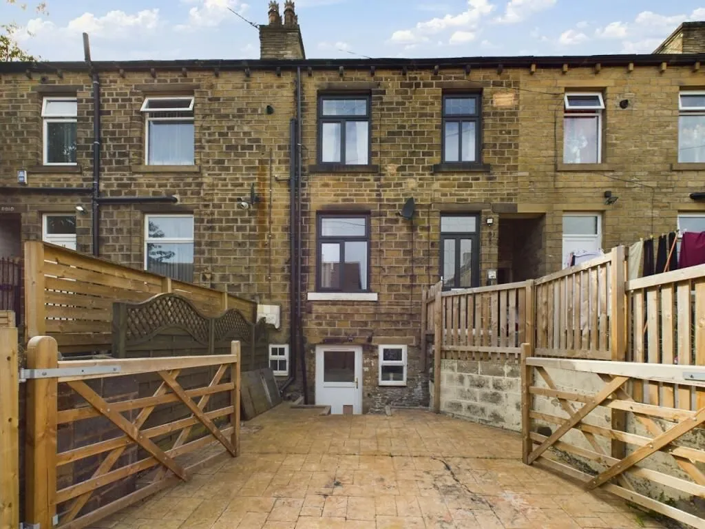 Huddersfield, West Yorkshire, HD3 3JL - Online Auctions