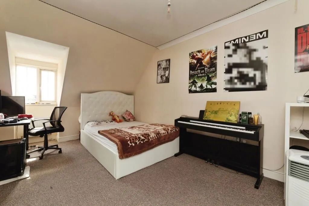 Ilford, Essex, IG6 2PJ - Online Auctions