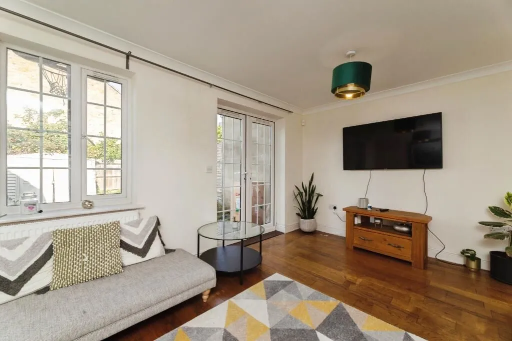 Ilford, Essex, IG6 2PJ - Online Auctions