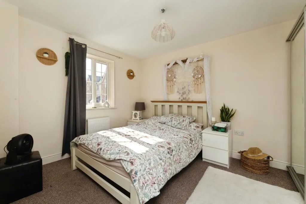 Ilford, Essex, IG6 2PJ - Online Auctions