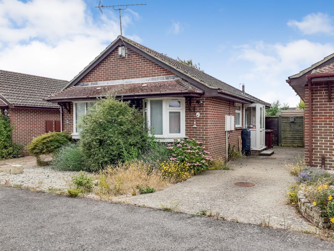 2 Chayle Gardens, Selsey, Chichester, West Sussex, PO20 0JD