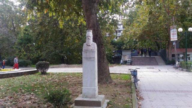 ΜΙΑ ΠΕΡΙΕΡΓΗ ΠΡΟΦΗΤΕΙΑ ΔΙΑΤΗΡΕΙΤΑΙ ΣΤΑ ΤΡΙΚΑΛΑ...
