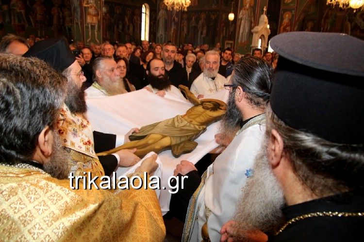 ΔΕΙΤΕ ΖΩΝΤΑΝΑ στο trikalaola.gr την Ακολουθία Αχράντων Παθών από τον Ι ...