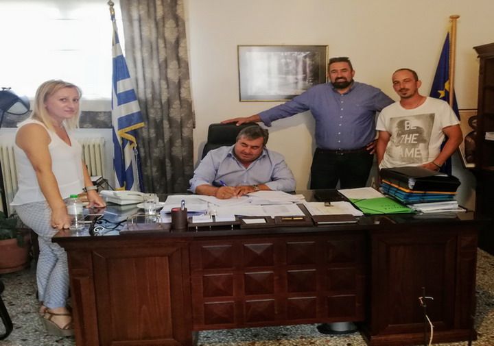 Έπεσαν οι υπογραφές για τα έργα αναπλάσεων κοινόχρηστων χώρων Δήμου ...