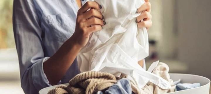 Πώς να κάνεις τα ρούχα να μυρίζουν όμορφα χωρίς μαλακτικό