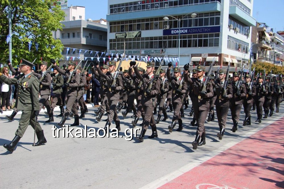 ΔΕΙΤΕ την στρατιωτική παρέλαση με τα τμήματα της ΣΜΥ (2ο βίντεο ...