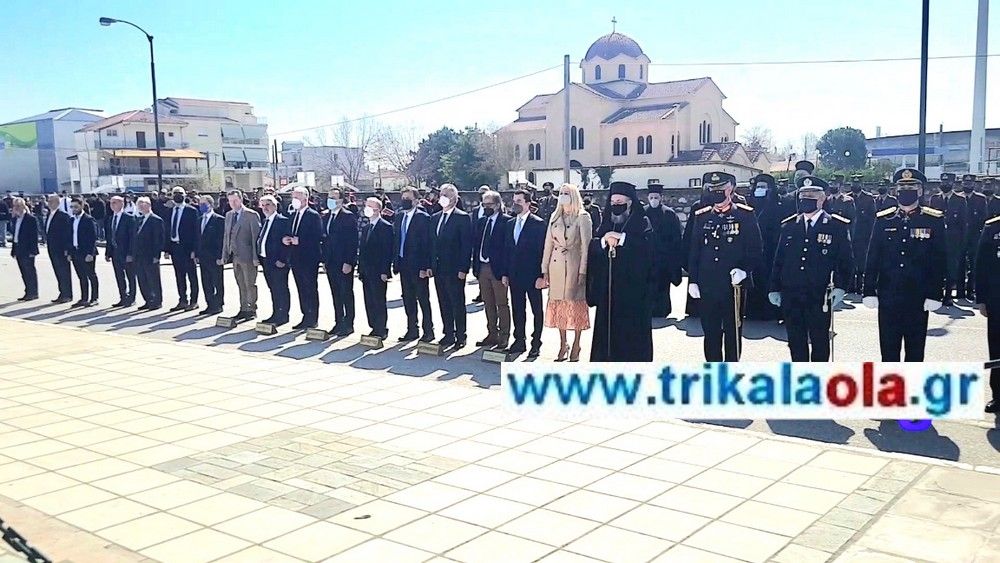 ΔΕΙΤΕ 25η Μαρτίου 2022: Καταθέσεις Στεφάνων στο μνημείο Ηρώων της ΣΜΥ ...