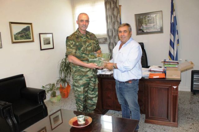 Επίσκεψη του Διοικητή της ΣΜΥ στον Δήμαρχο Πύλης | Trikalaola.gr