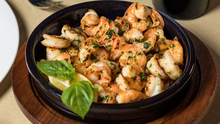 Γαρίδες με καρύδα και σος μάνγκο-δυόσμο