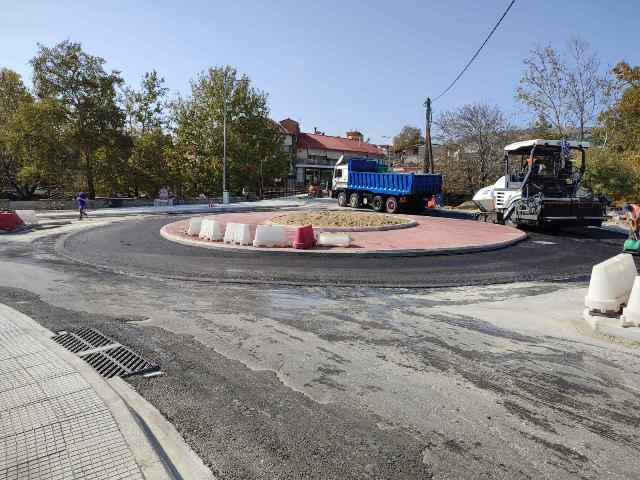 Σε εξέλιξη η κατασκευή του νέου κυκλικού κόμβου στην Ελασσόνα από την ...