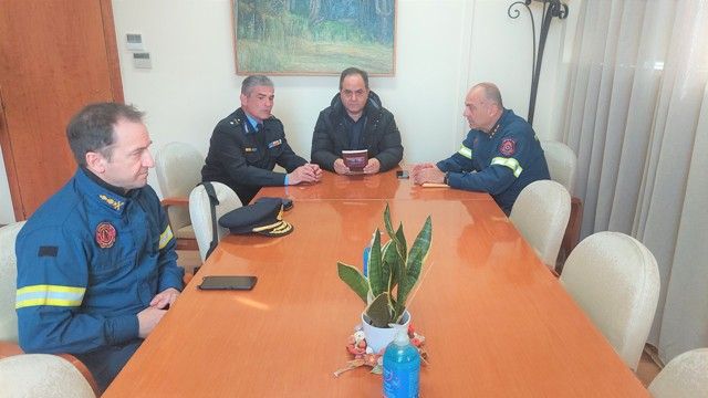 Εθιμοτυπική επίσκεψη στο Δήμαρχο Καρδίτσας του περιφερειακού διοικητή ...