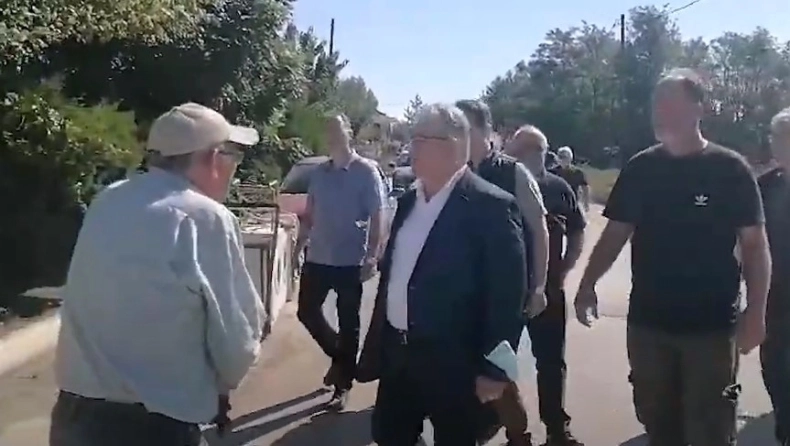 Πλημμυροπαθής σε Γ.Γ. Κ.Κ.Ε.: «Ξεντυθείτε να κάνουμε δουλειά, αφού δεν ...