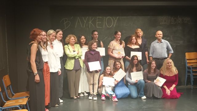 Το «θέατρο» βραβεύει το 6ο ΓΕΛ | Trikalaola.gr