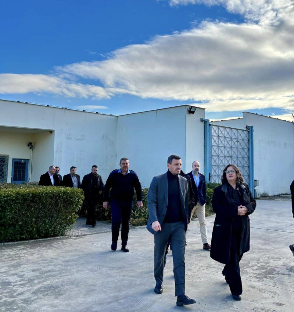 Ο υφυπουργός Δικαιοσύνης Ανδρέας Νικολακόπουλος στο Σωφρονιστικό ...