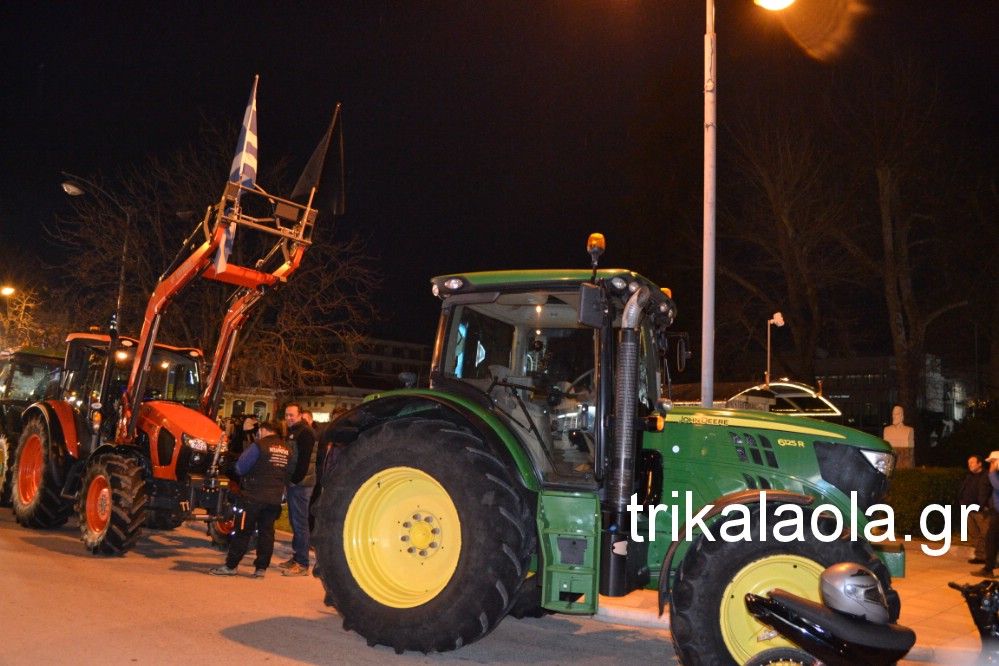 Συγκλονιστικό συλλαλητήριο στο Σύνταγμα. Δυναμική συμμετοχή τρικαλινών ...
