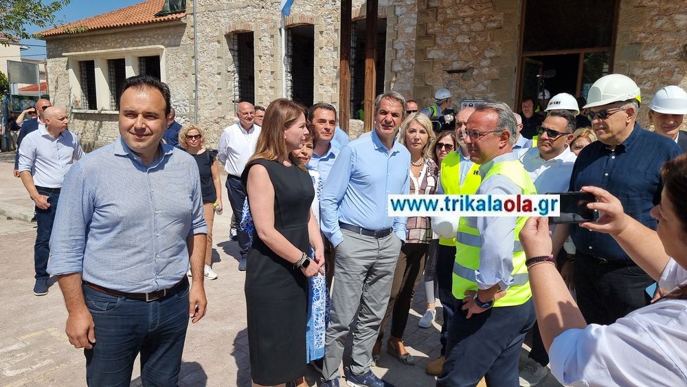 Επίσκεψη Μητσοτάκη στο 1ο δημοτικό σχολείο Φαρκαδόνας – στάδιο ...