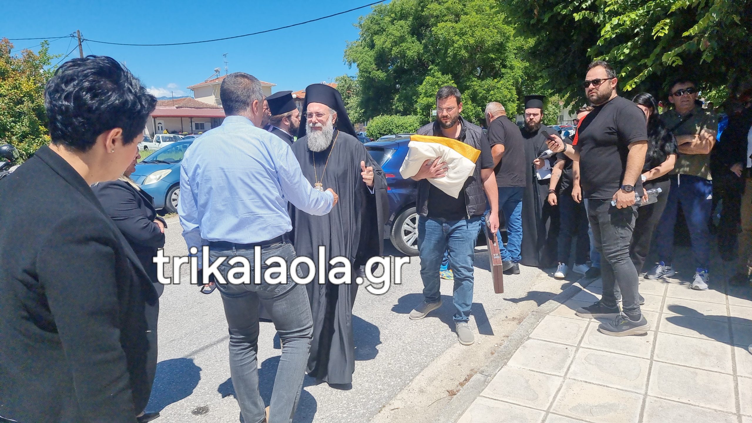 Αβάσταχτος πόνος στην κηδεία του Στέφανου Κέμου (2 Βίντεο – Φωτό ...