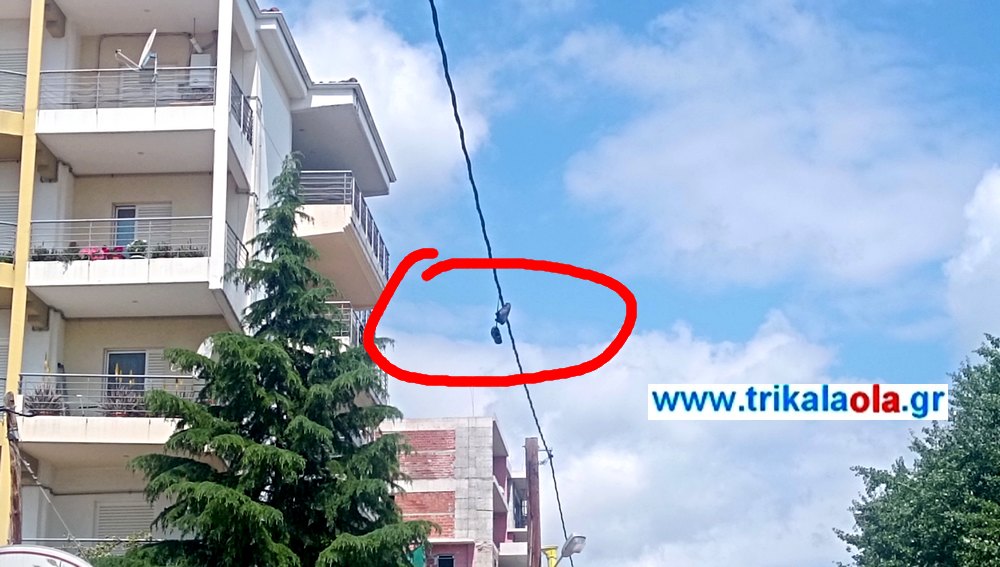 Τι σημαίνουν τα… κρεμασμένα παπούτσια σε καλώδιο της ΔΕΗ (φωτό ...