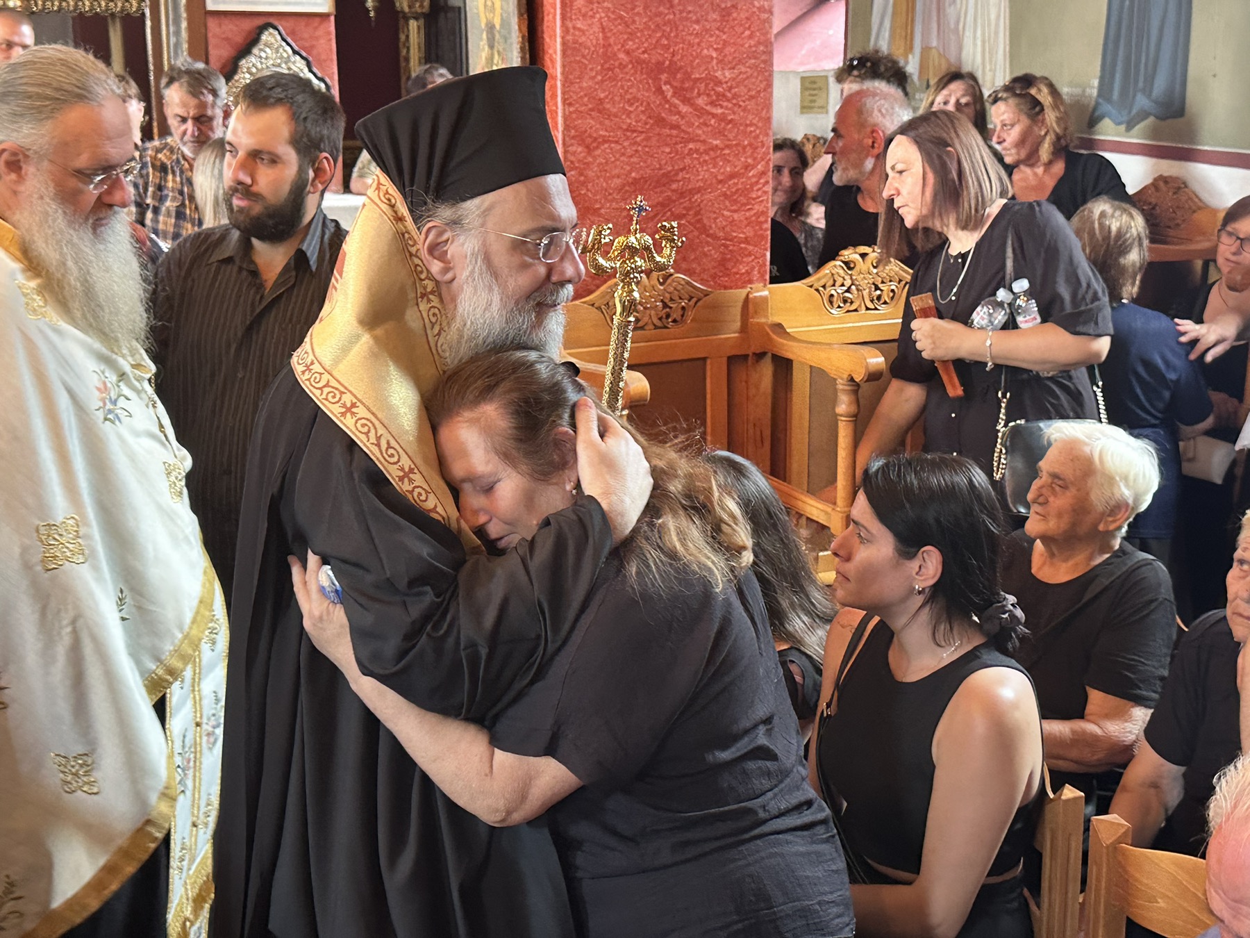 Σε κλίμα συγκίνησης η εξόδιος ακολουθία του π. Βασιλείου στους Γεωργανάδες