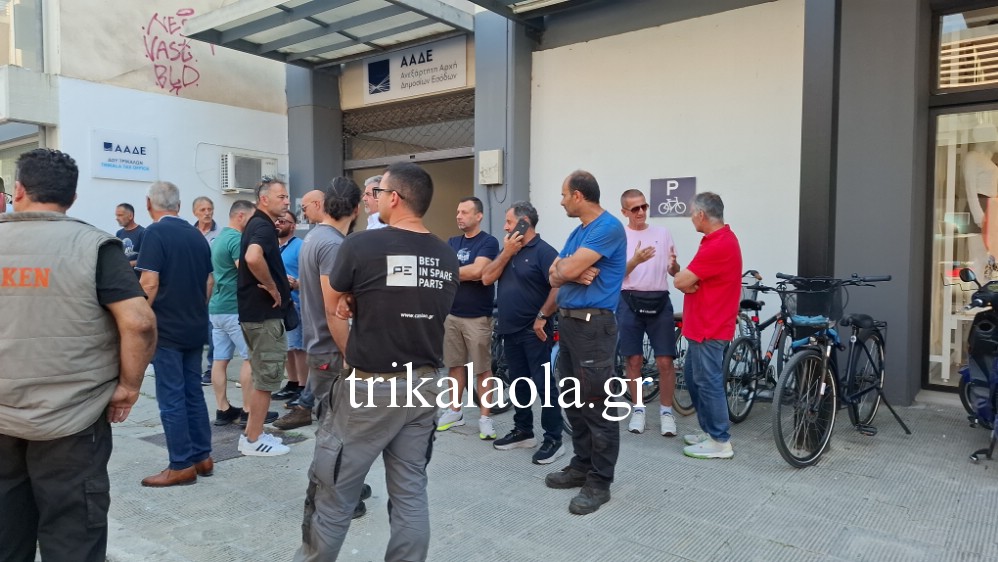 Το Σωματείο Επιπλοποιών στο πλευρό των συνεργείων