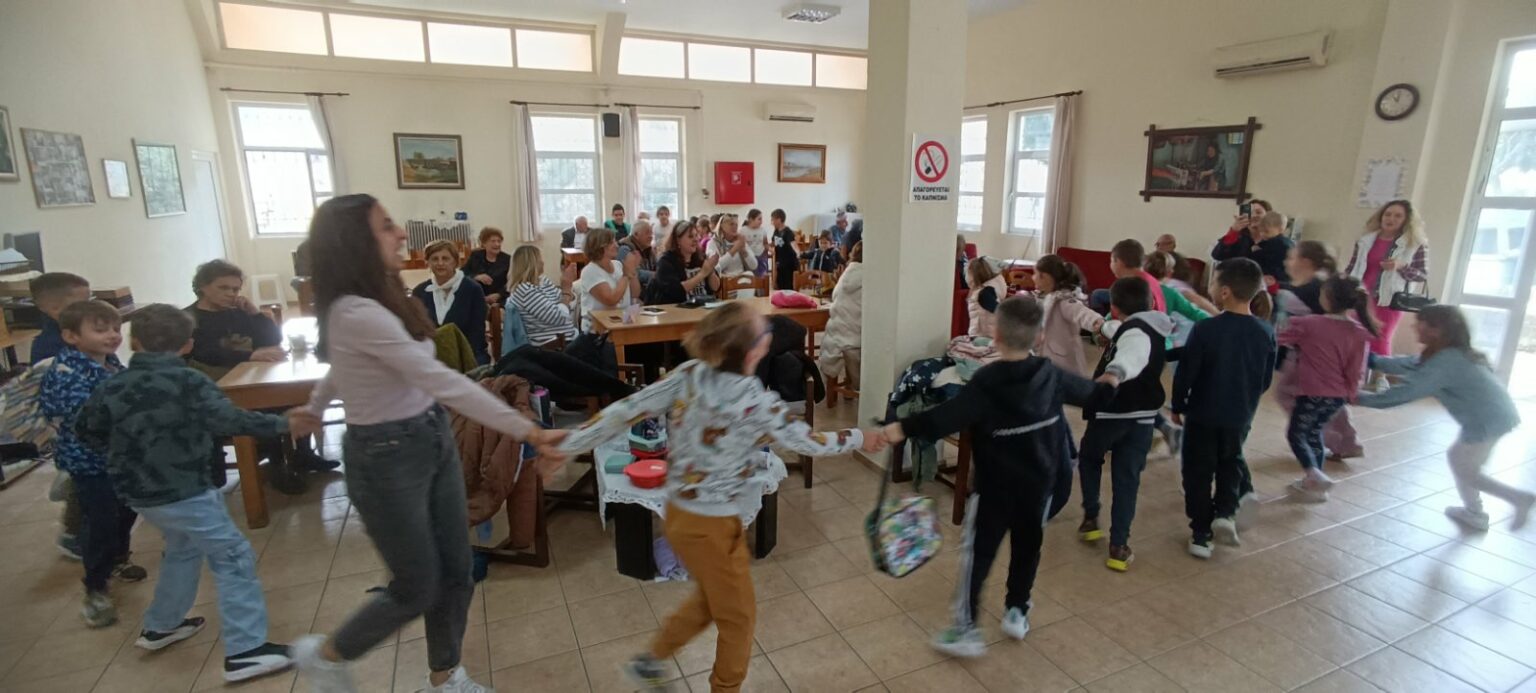 Δώρα, αγάπη και κέφι με το 12ο Δημοτικό Σχολείο Τρικάλων στο Στ΄ ΚΑΠΗ ...