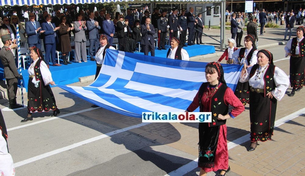 ΔΕΙΤΕ – Με περηφάνια η παρέλαση των Πολιτιστικών Συλλόγων της 28ης ...