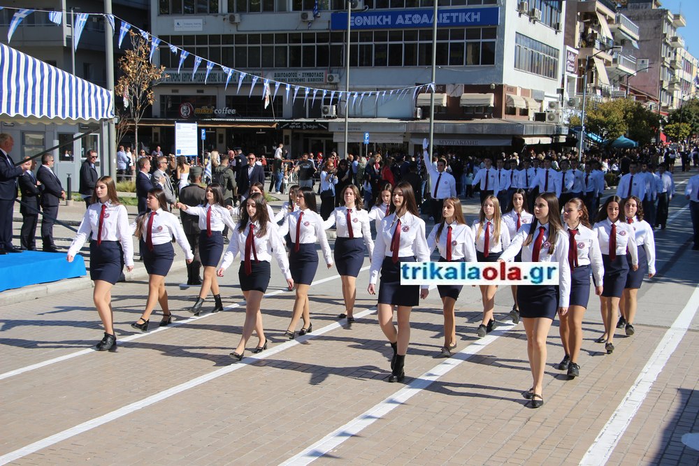 Η Παρέλαση της 28ης Οκτωβρίου 2025 όλων των Λυκείων των Τρικάλων ...