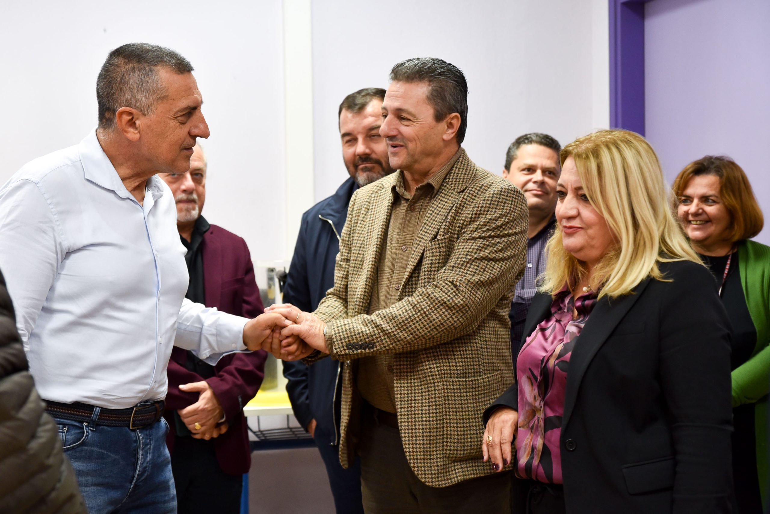 Παράδοση 20 υπολογιστών από την Περιφέρεια Θεσσαλίας στο Τμήμα ...